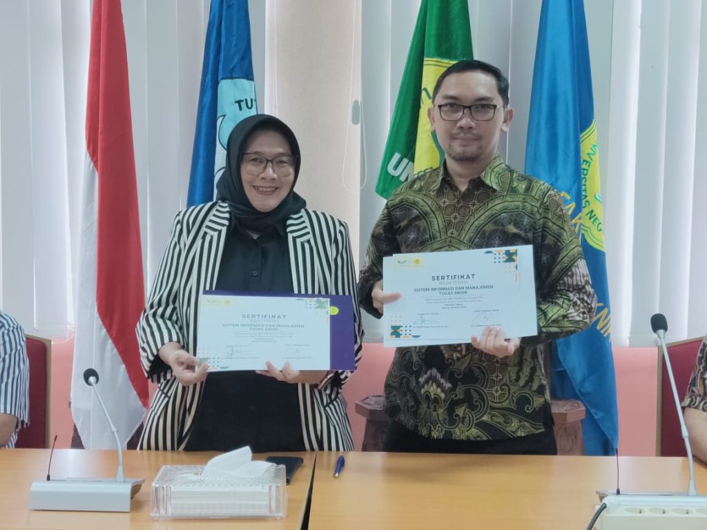 Pra-Launching dan Penyerahan Aplikasi Sistem Informasi dan Management ...